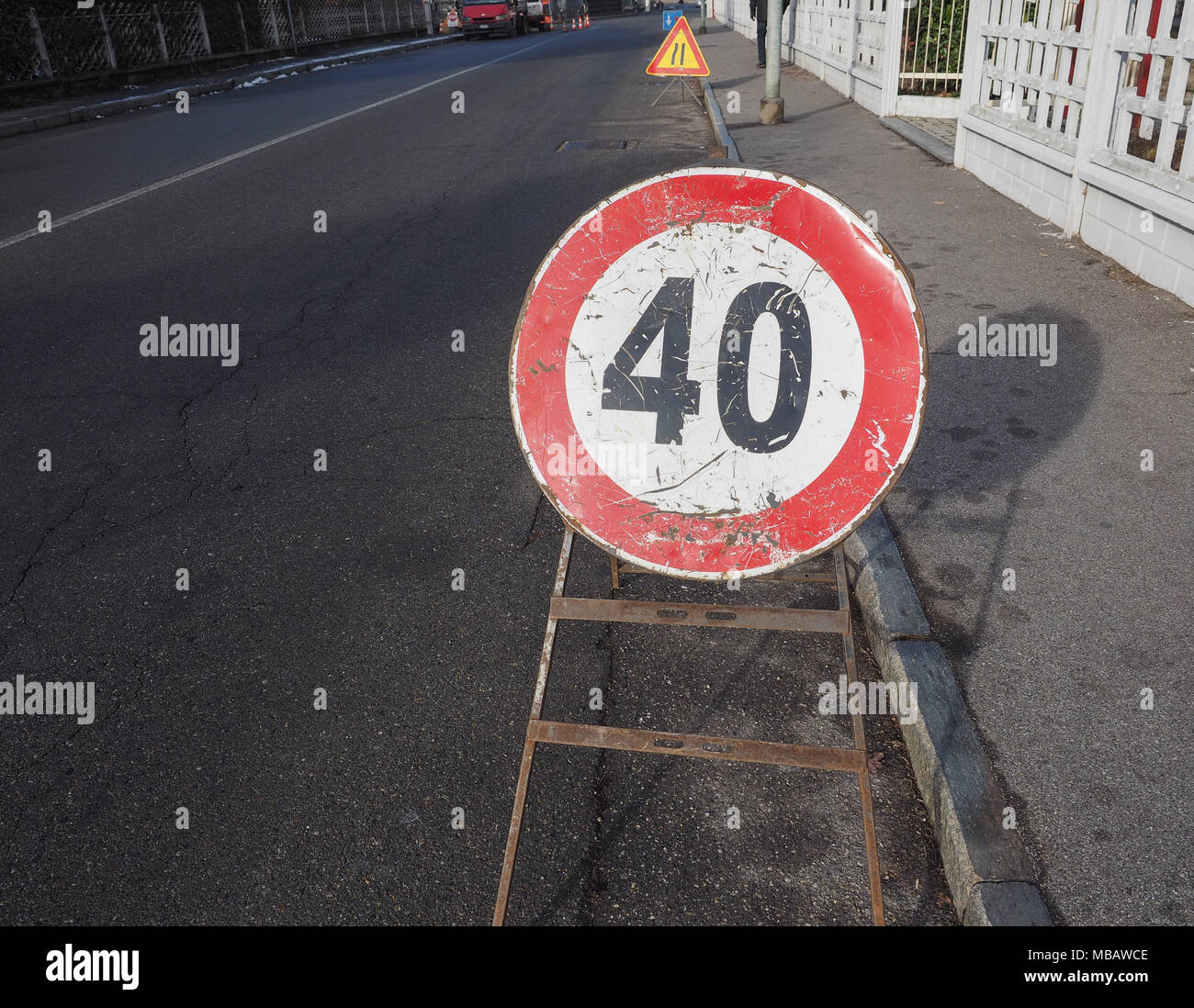 Blank speed limit sign hi-res stock photography and images - Alamy