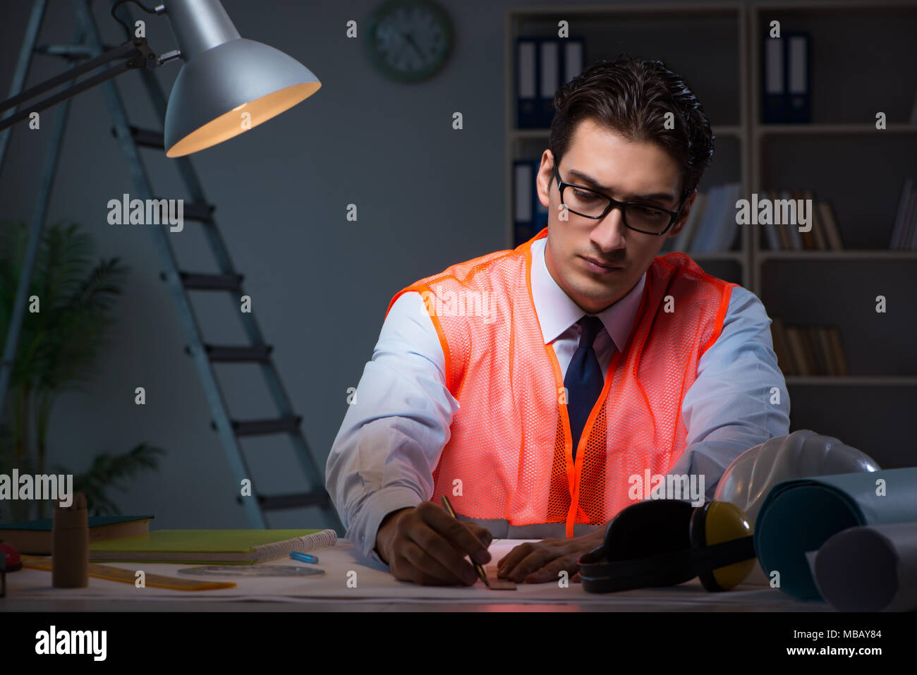 Construction worker line drawings hi-res stock photography and images ... Construction worker line drawings hi-res stock photography and images ...