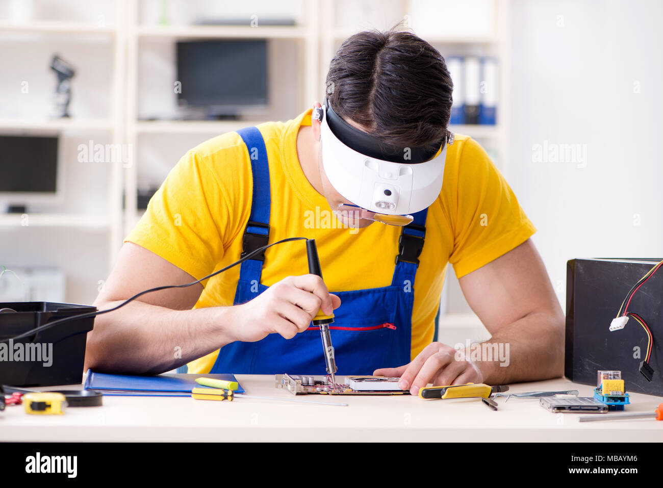 Computer repair technician repairing hardware Stock Photo - Alamy