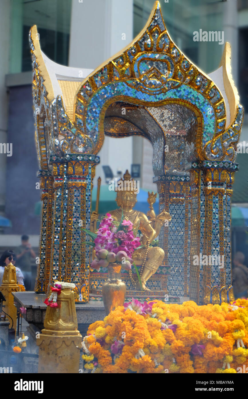 Phra Phrom, Bangkok, Thailand Stock Photo - Alamy