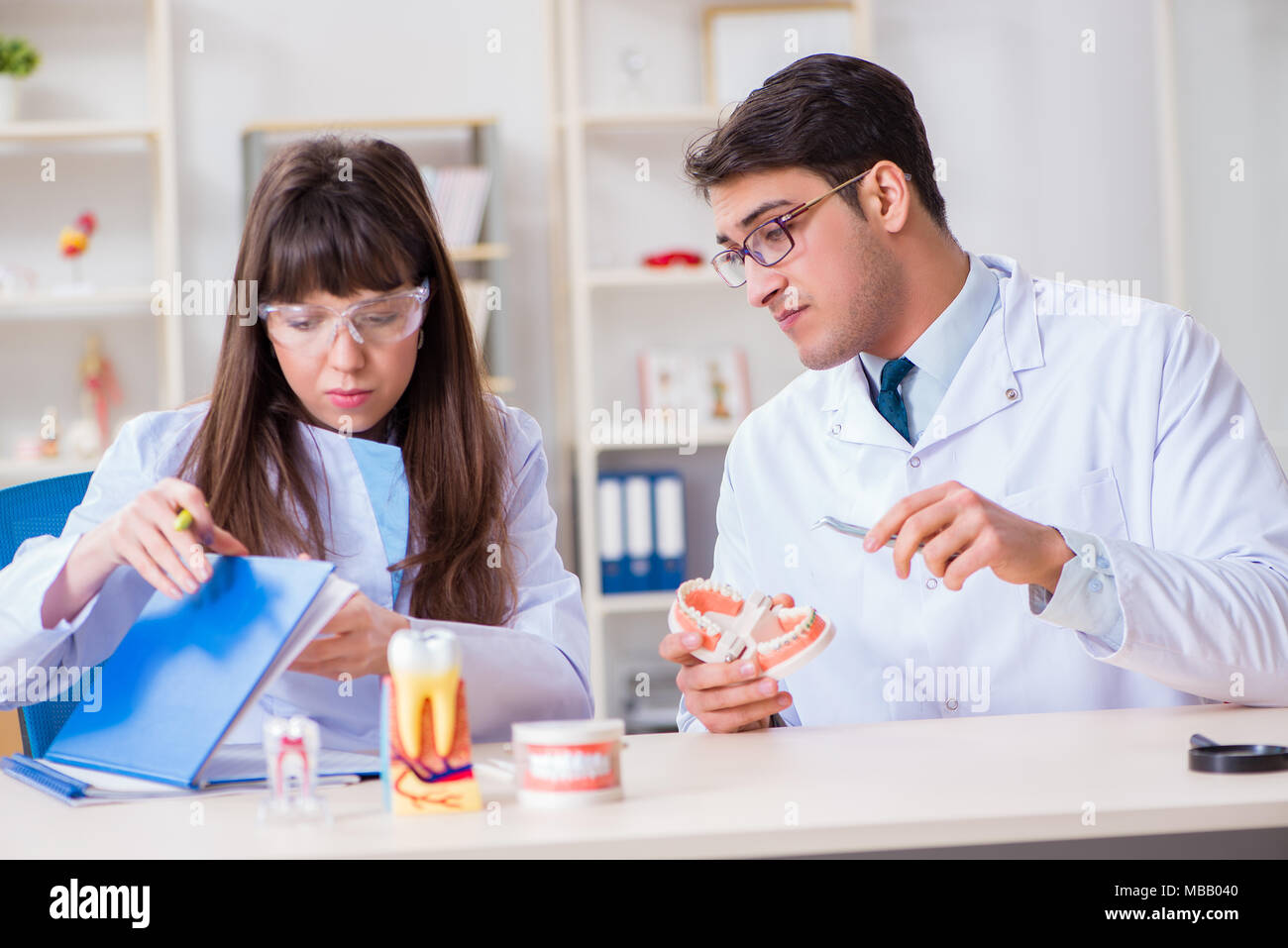 Dentist explaining student tooth structure Stock Photo - Alamy