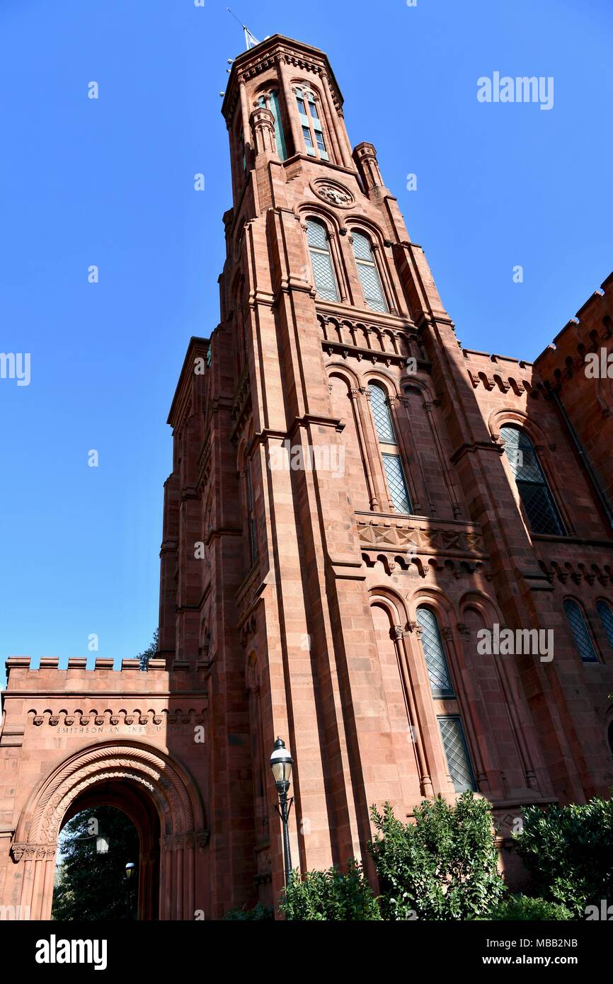 Washington dc smithsonian castle hi-res stock photography and images ...
