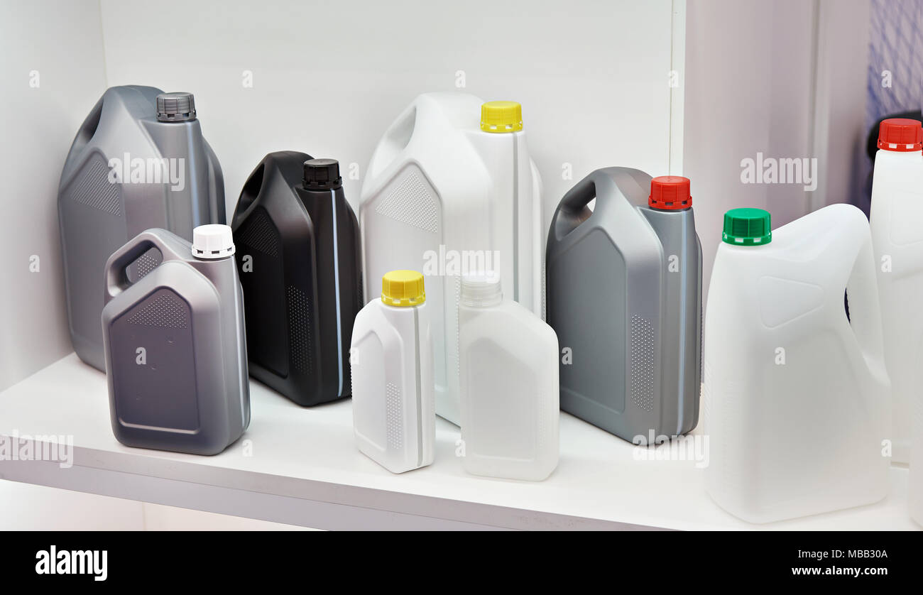 Empty oil cans hi-res stock photography and images - Alamy