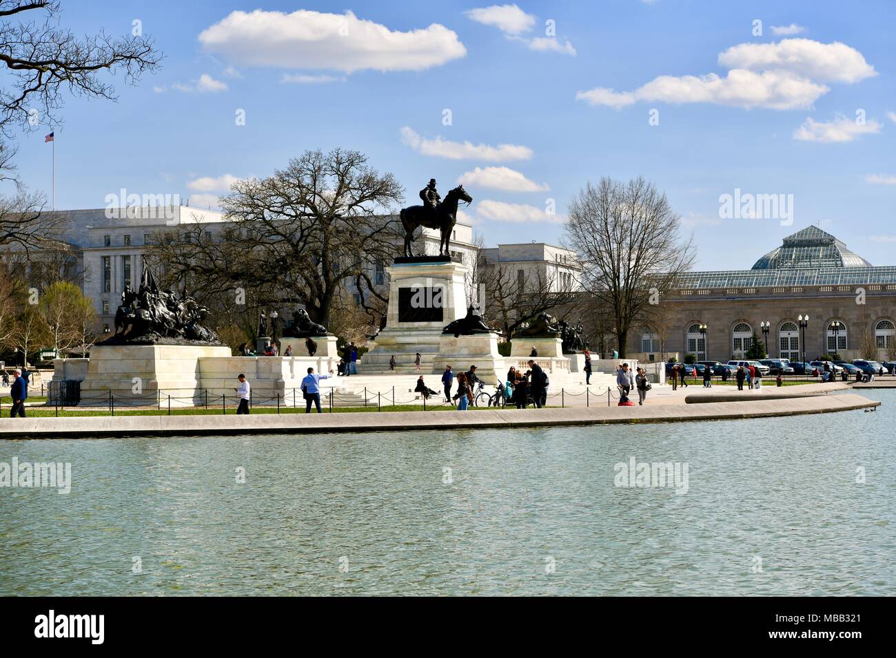 Washington dc and its reflecting pool hi-res stock photography and ...