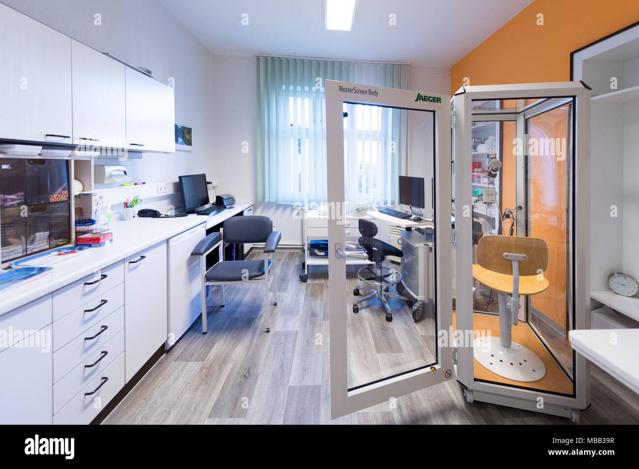 Body plethysmograph hi-res stock photography and images - Alamy