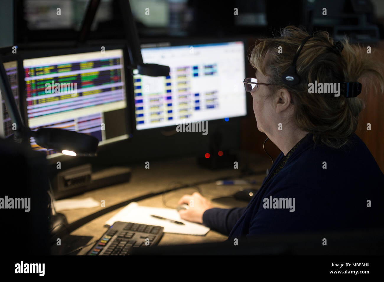 911 dispatcher hi-res stock photography and images - Alamy