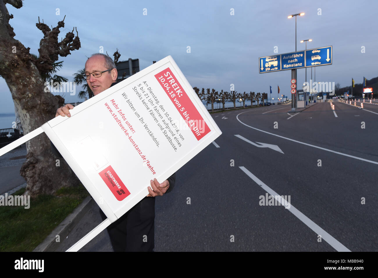 Employee warning sign hi-res stock photography and images - Alamy