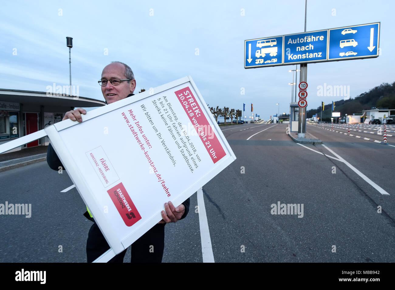 Employee warning sign hi-res stock photography and images - Alamy