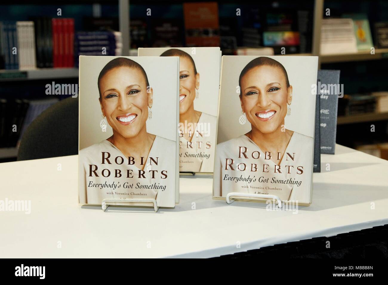 Robin roberts book hi-res stock photography and images - Alamy