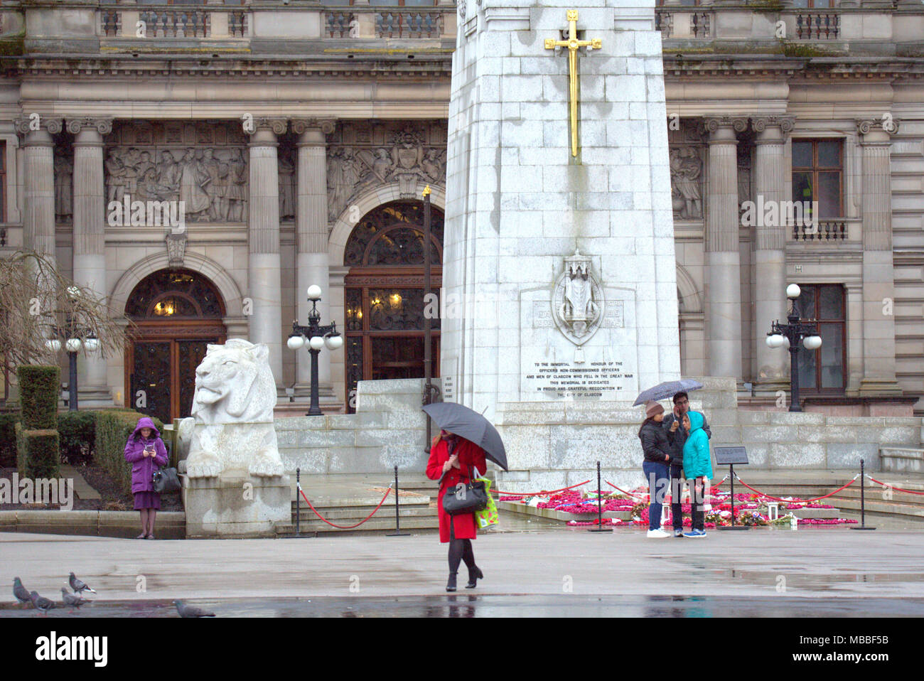 Glasgow, Scotland, UK 10th April. UK Weather: George square cenotaph ...