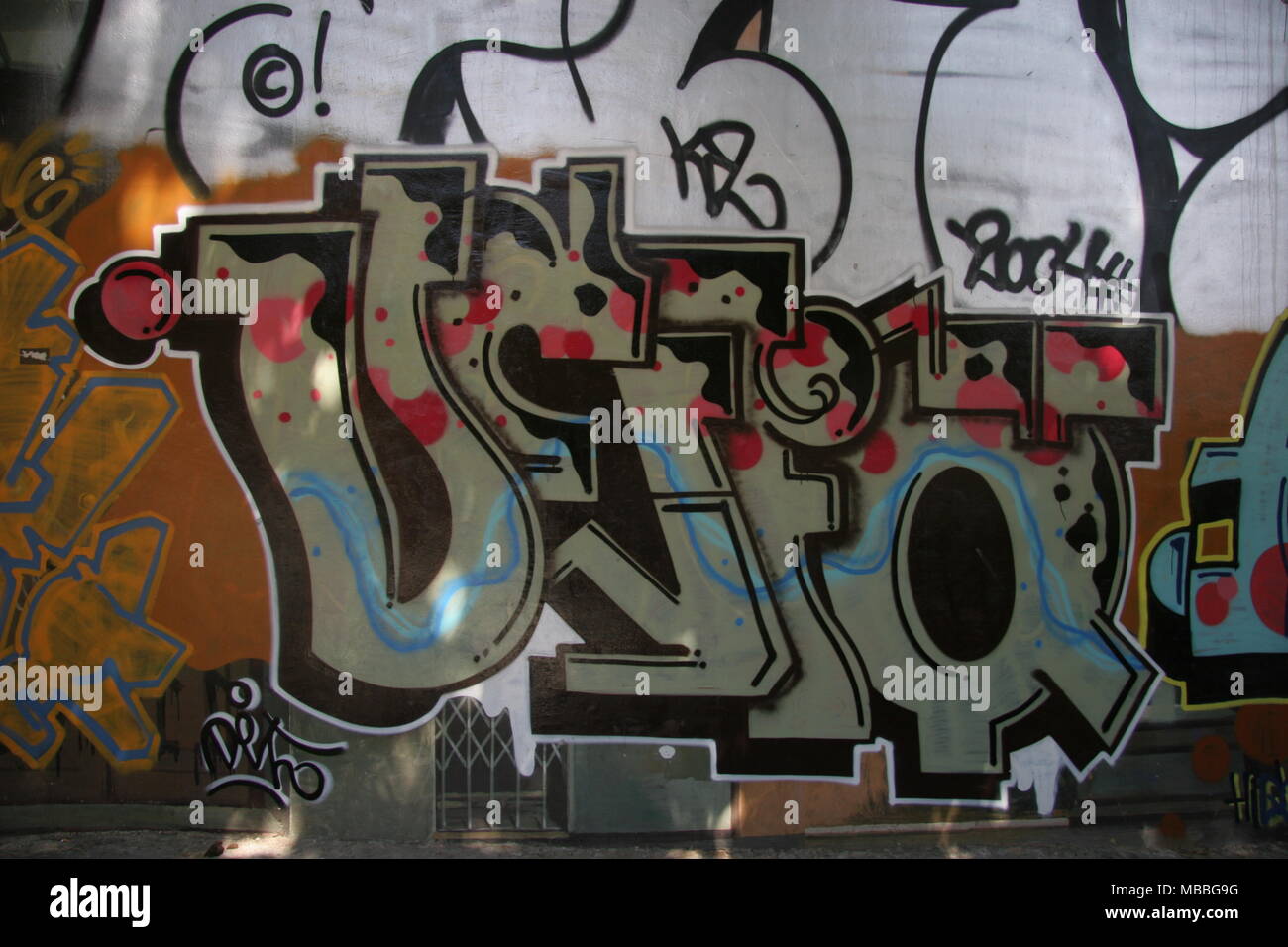 Spain madrid graffiti hi-res stock photography and images - Alamy