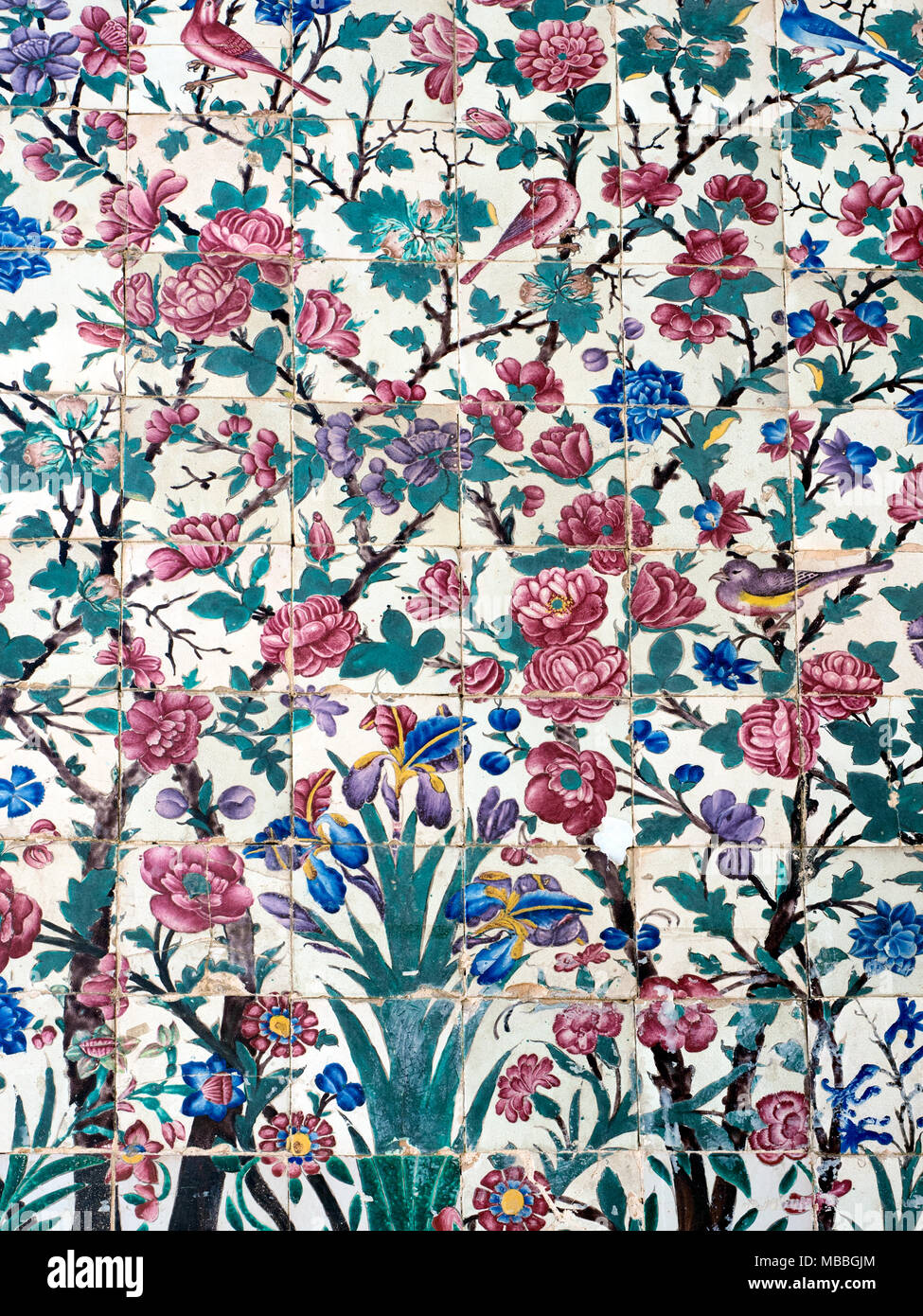 Tile pattern arabic hi-res stock photography and images - Alamy