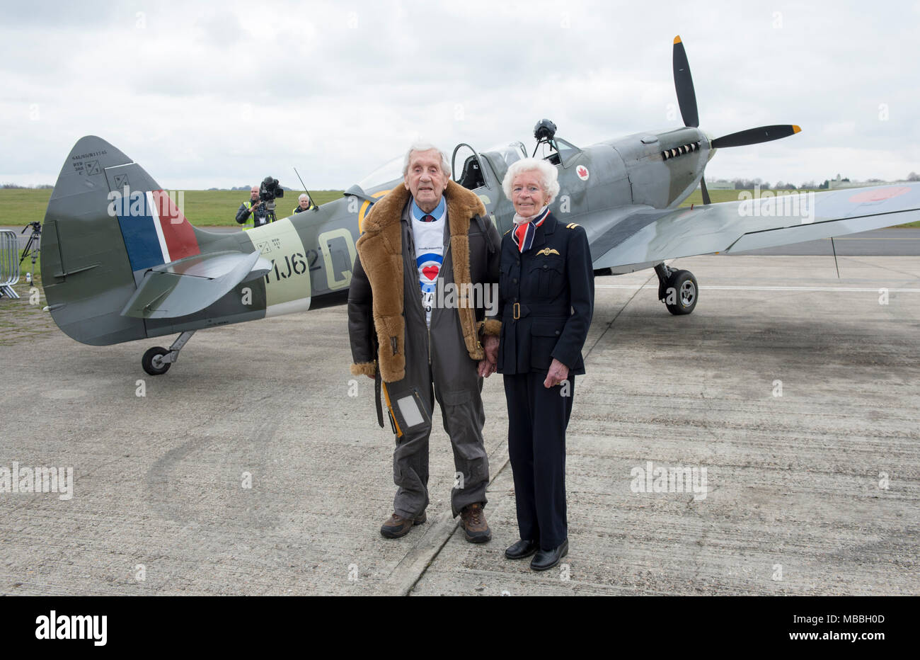 RAF WW11 veterans Spitfire pilot Allan Scott 96 and Air transport ...