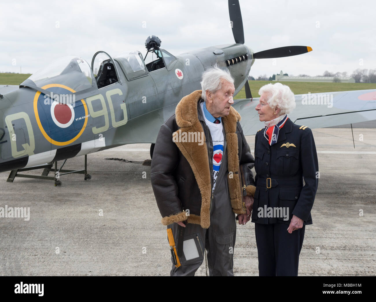 RAF WW11 veterans Spitfire pilot Allan Scott 96 and Air transport ...