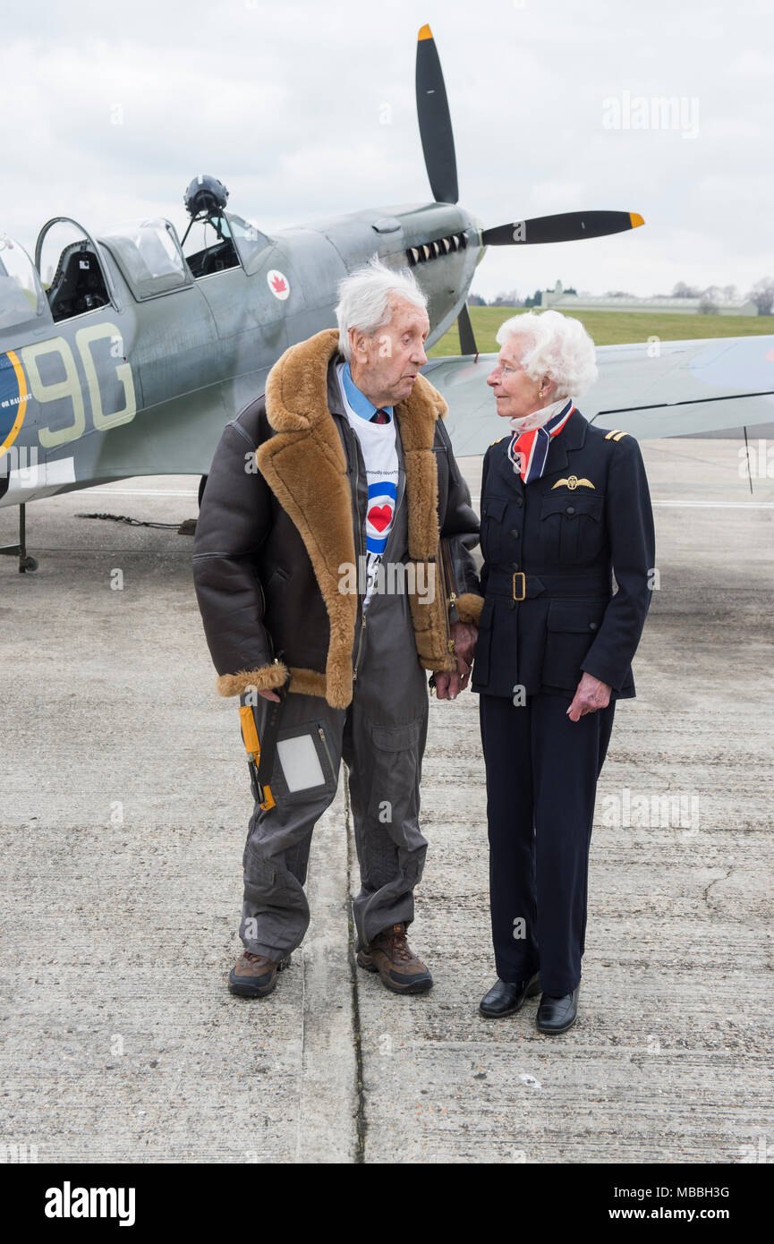 RAF WW11 veterans Spitfire pilot Allan Scott 96 and Air transport ...