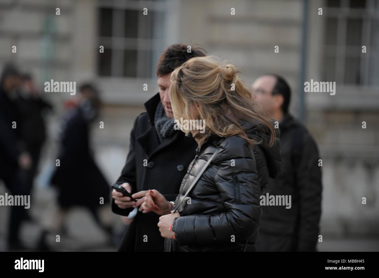 People on their cellphones Stock Photo - Alamy