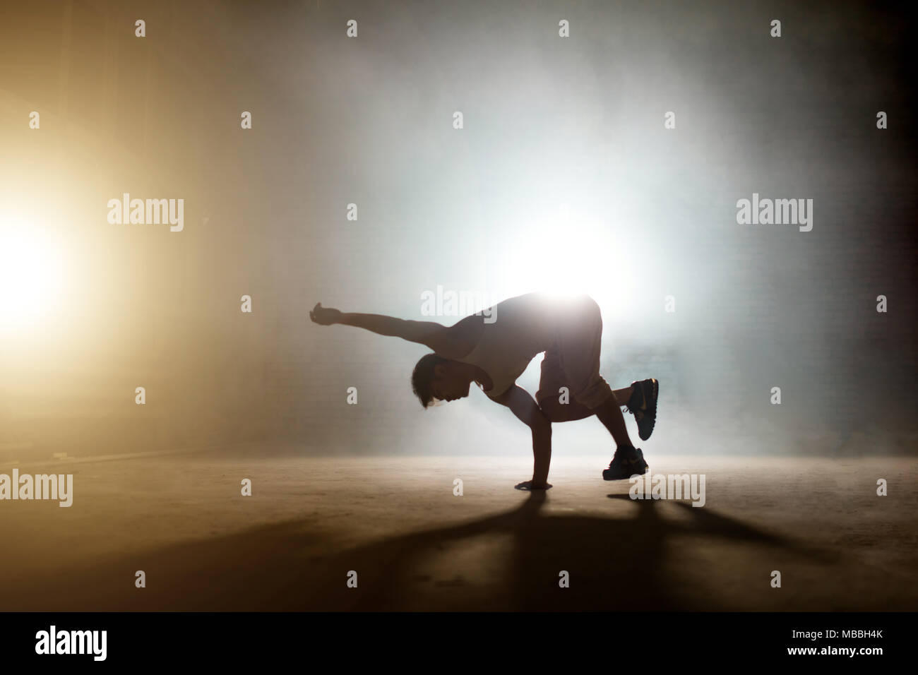B boy freeze hi-res stock photography and images - Alamy