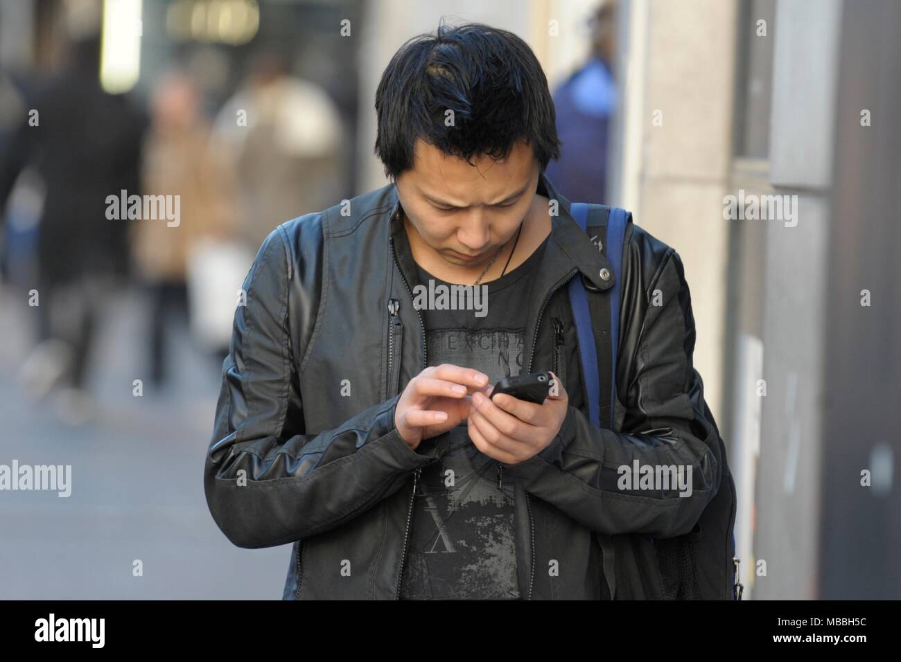 People on their cellphones Stock Photo - Alamy