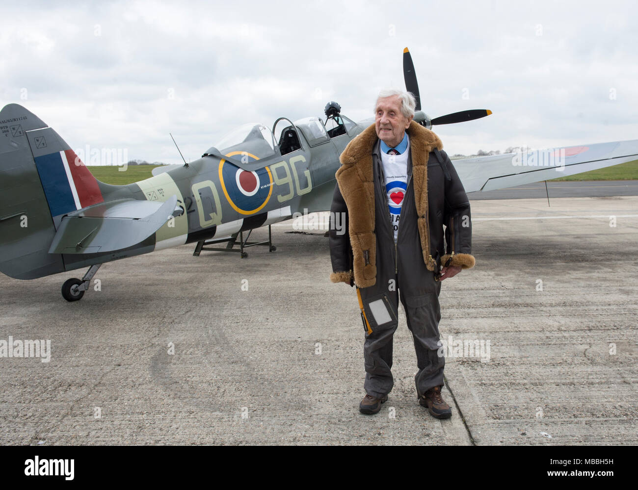 Former World War 11 Squadron Leader 96 year Allan Scott DFM takes to ...
