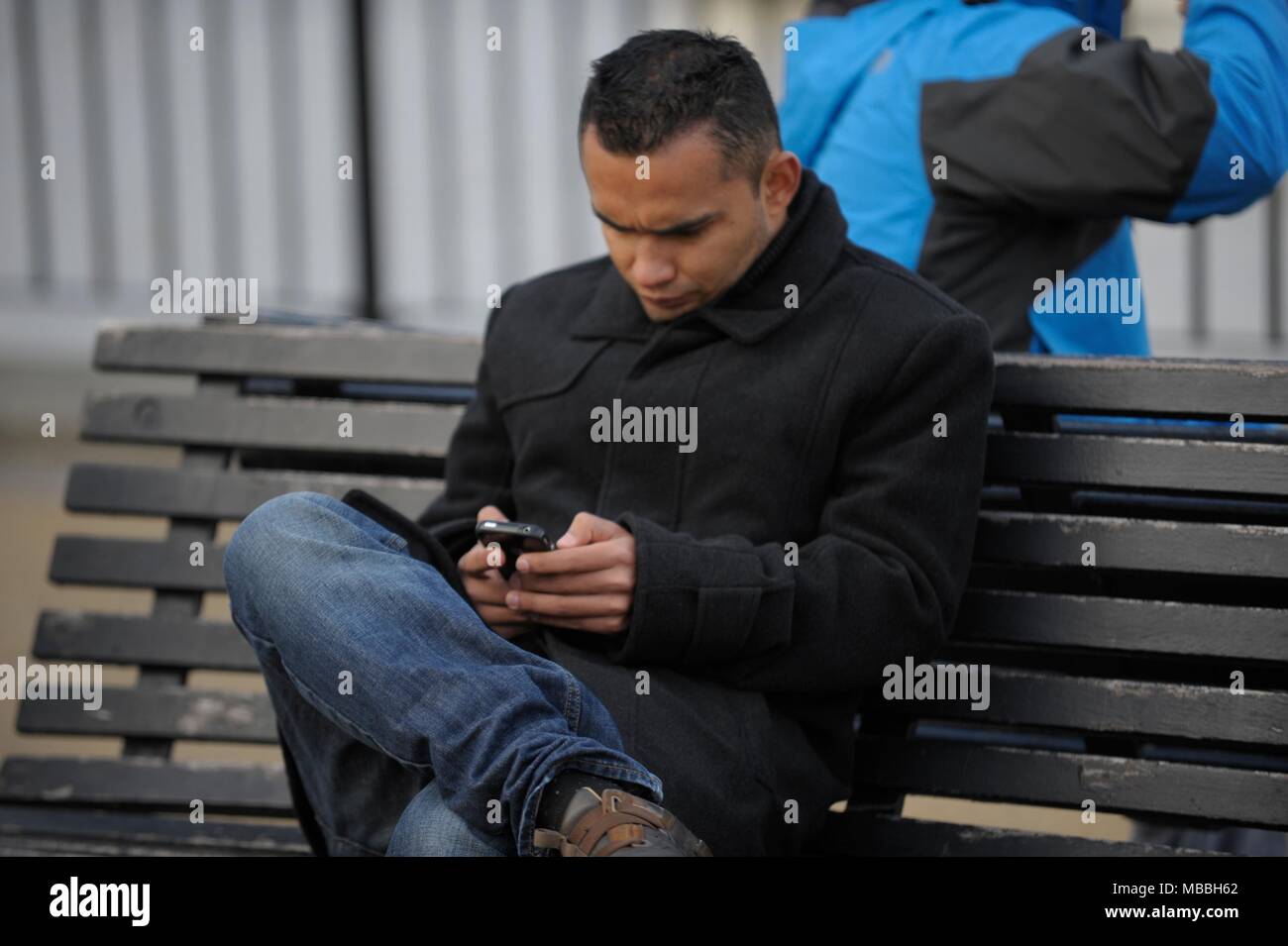 People on their cellphones Stock Photo - Alamy
