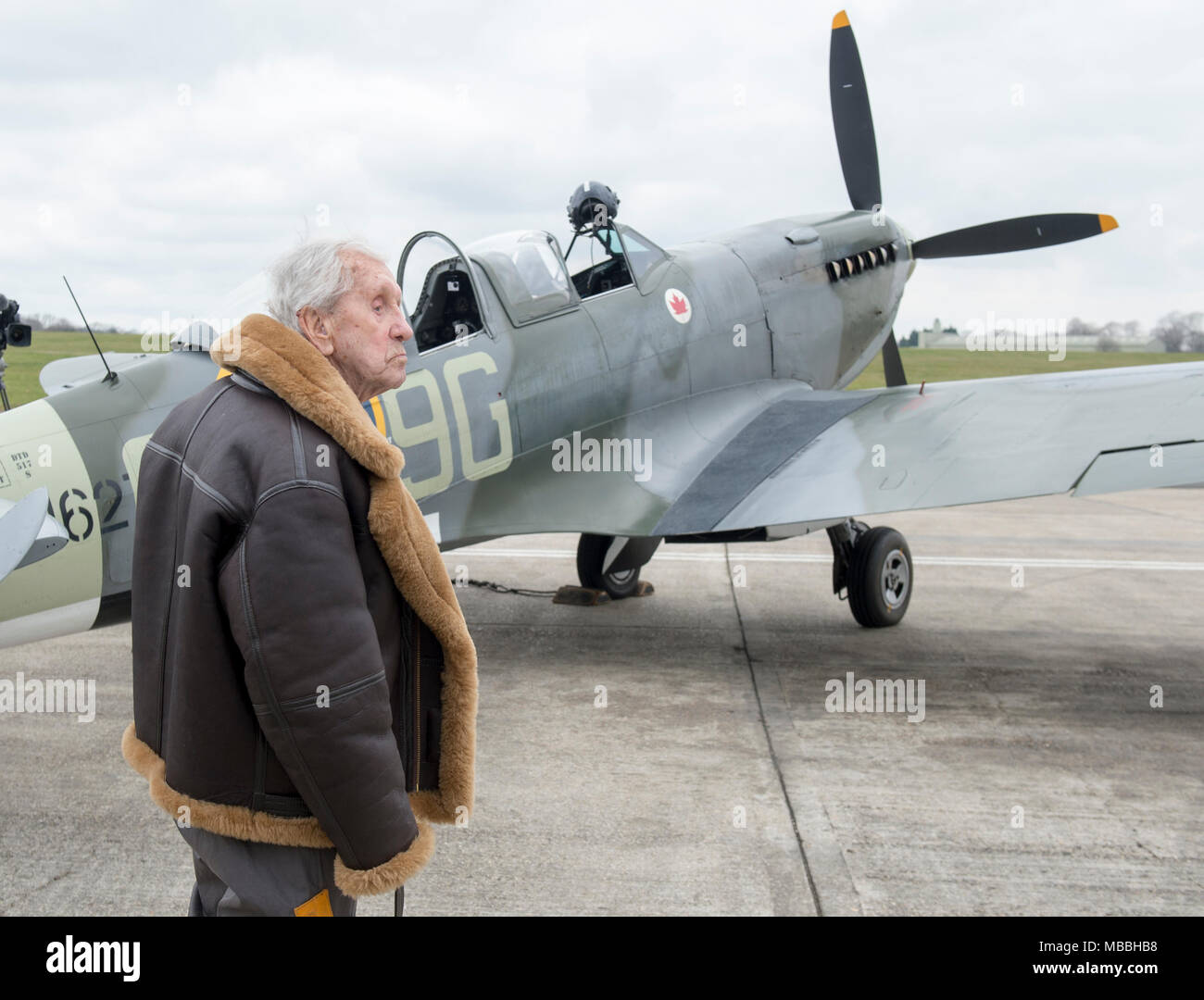 Former World War 11 Squadron Leader 96 year Allan Scott DFM takes to ...