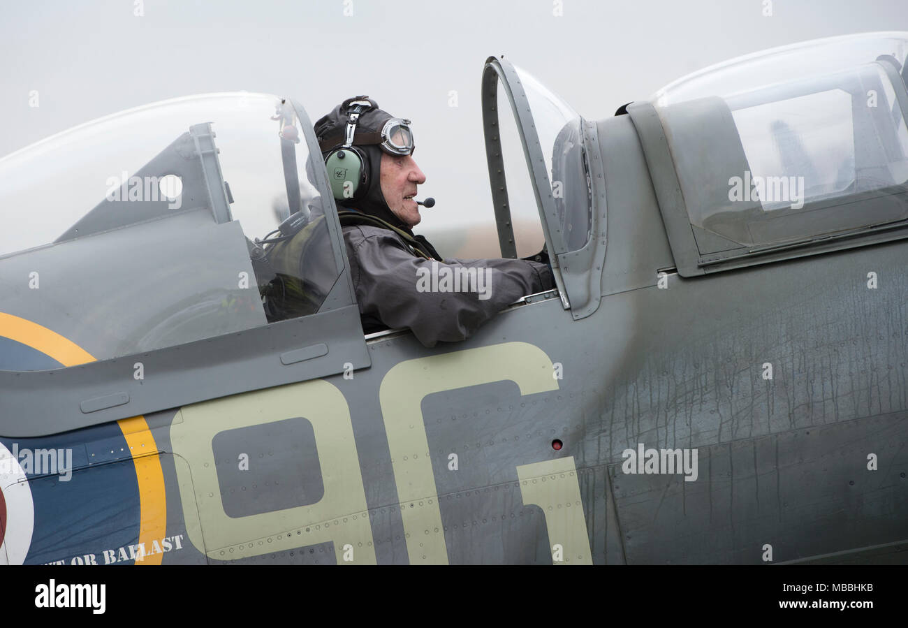 Spitfire fighter fund hi-res stock photography and images - Alamy