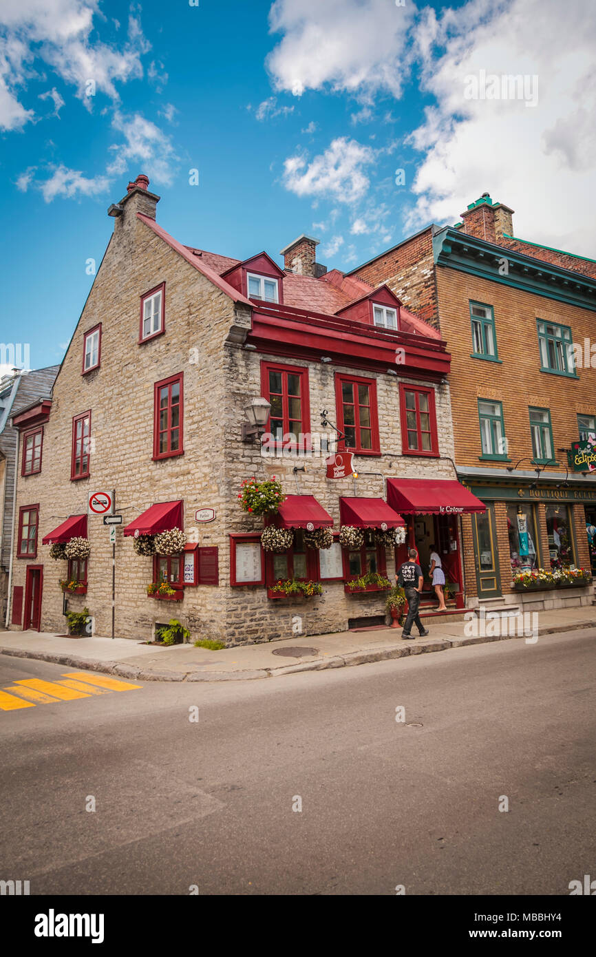Quebec City habitation and traditional architecture - Rue Saint Louis ...