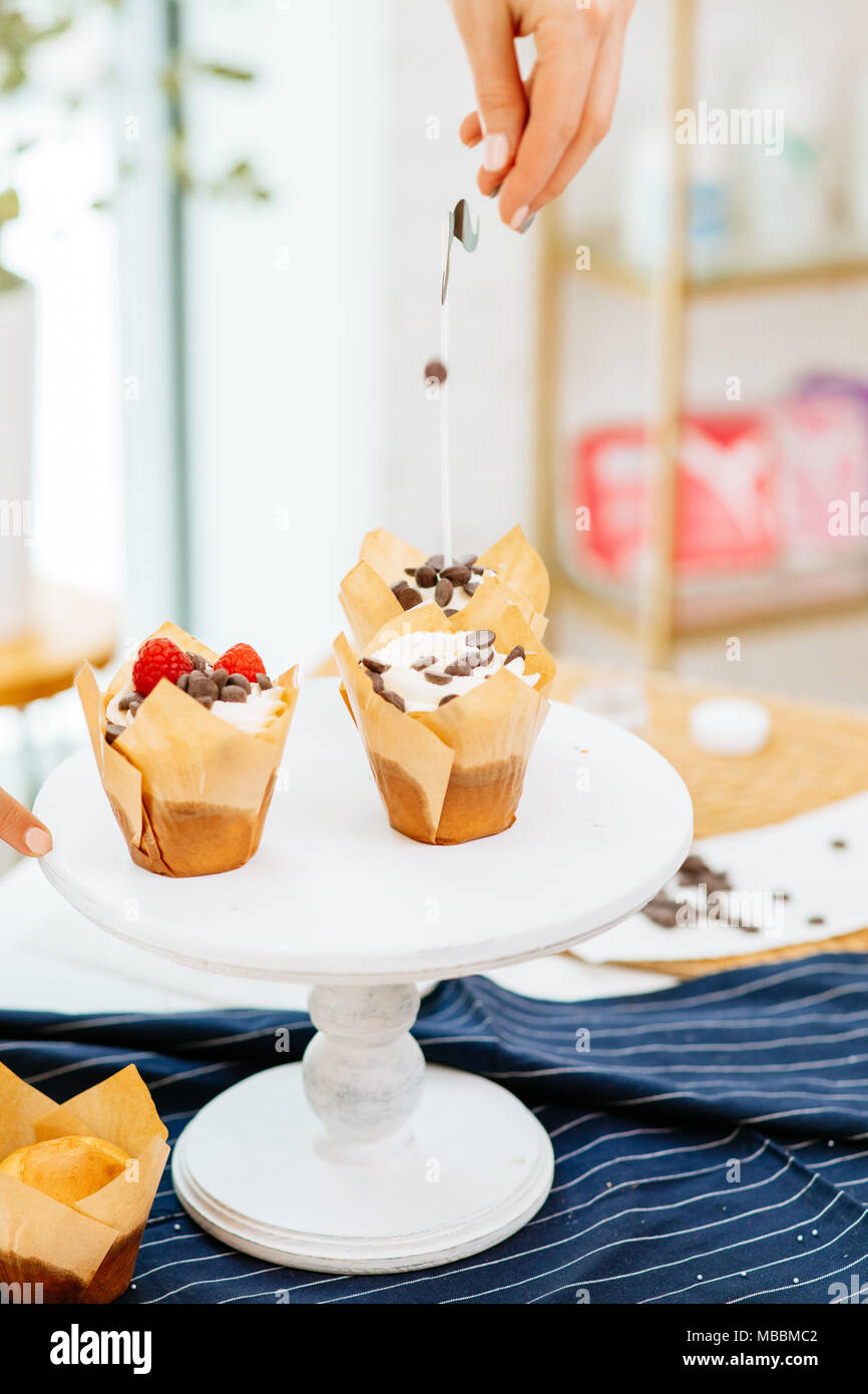 Young woman pastry chef cupcakes hi-res stock photography and images ...