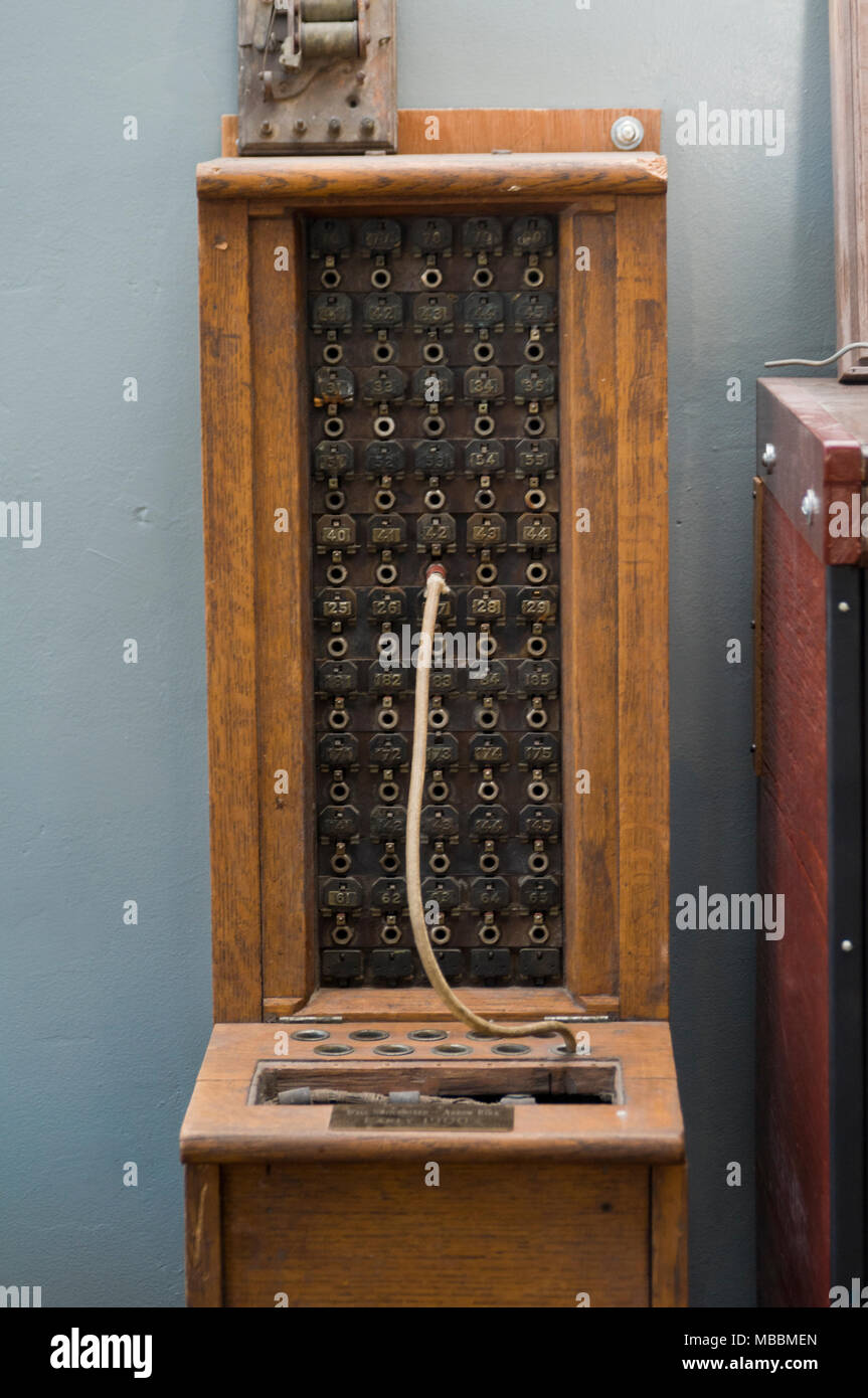 Old fashioned phone 1900s hi-res stock photography and images - Alamy