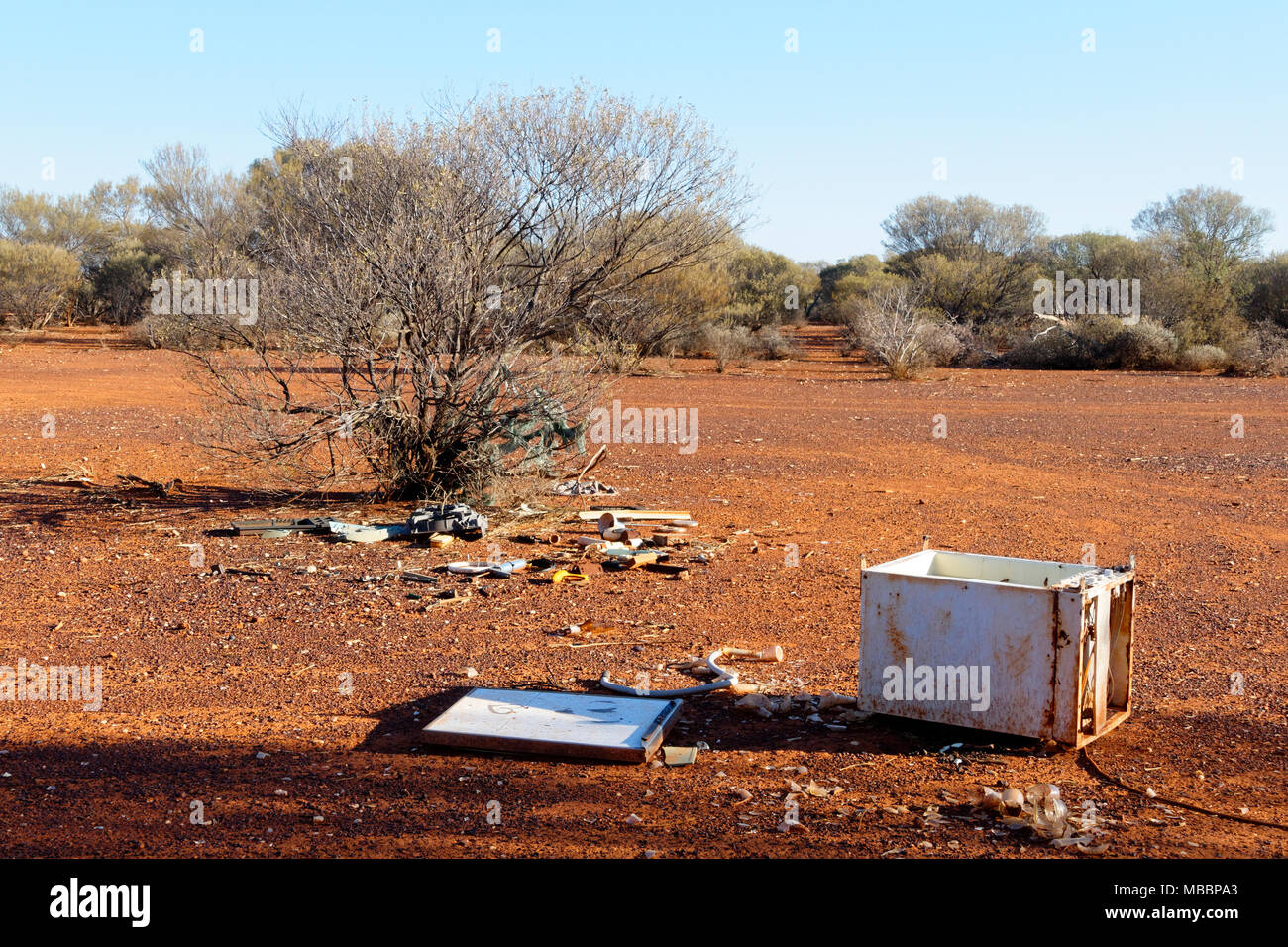 Rubbish left in outback Australian landscape, Northern Goldfields ...