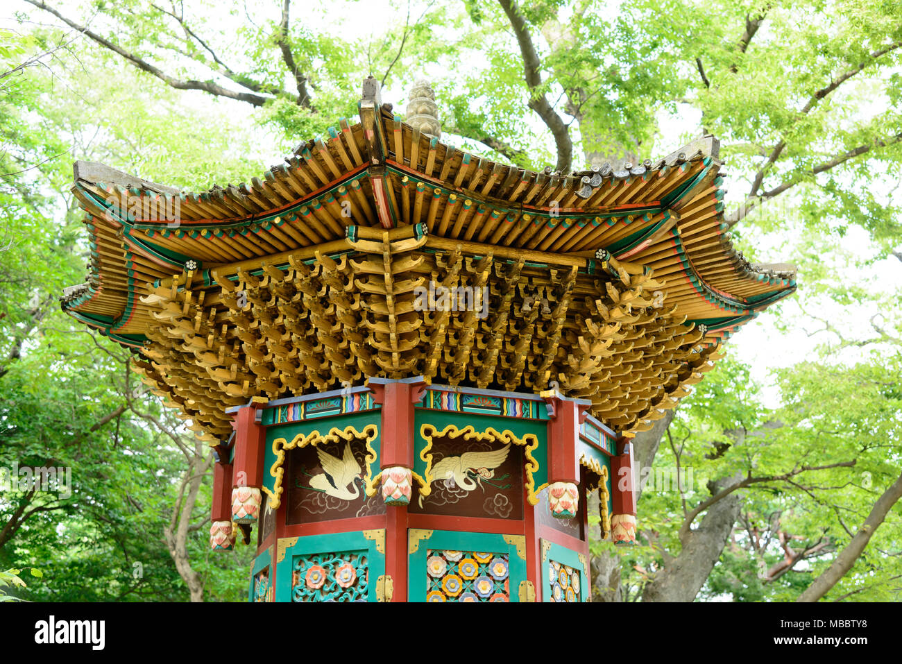 Pray praying worship wheel wheels hi-res stock photography and images ...