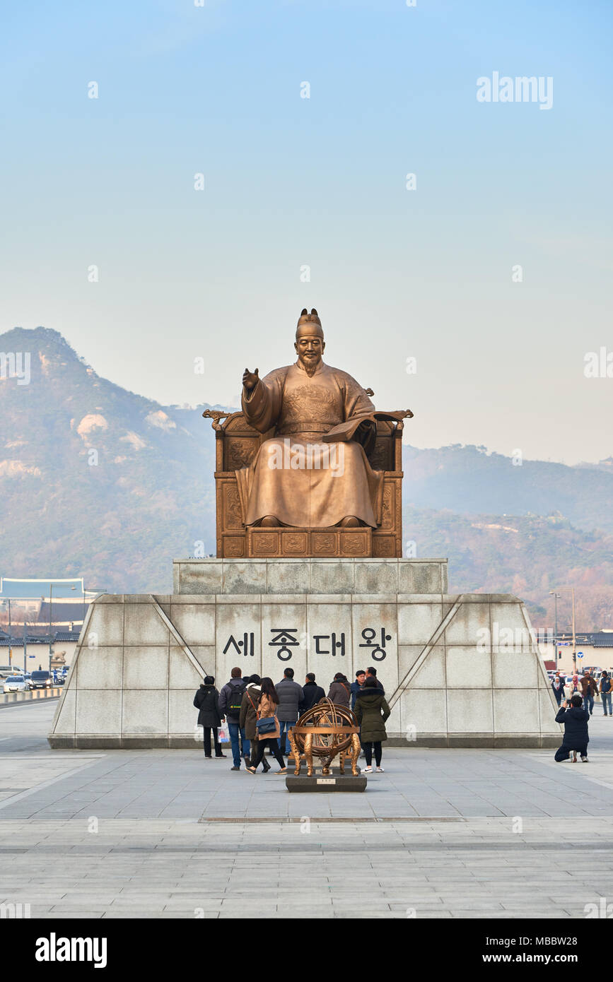 King sejong statue hi-res stock photography and images - Alamy