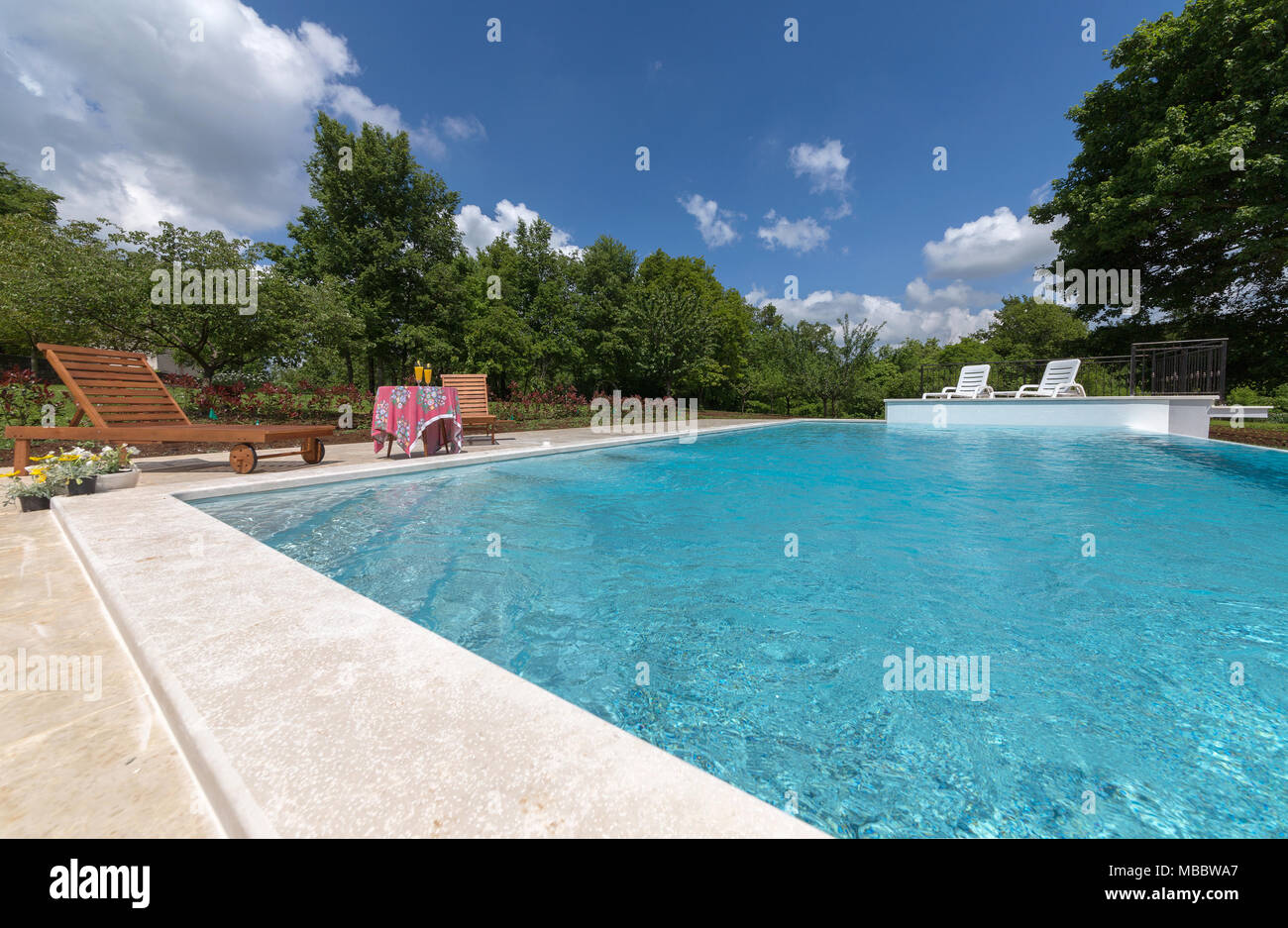 swimming pool and fresh drink on the table Stock Photo - Alamy