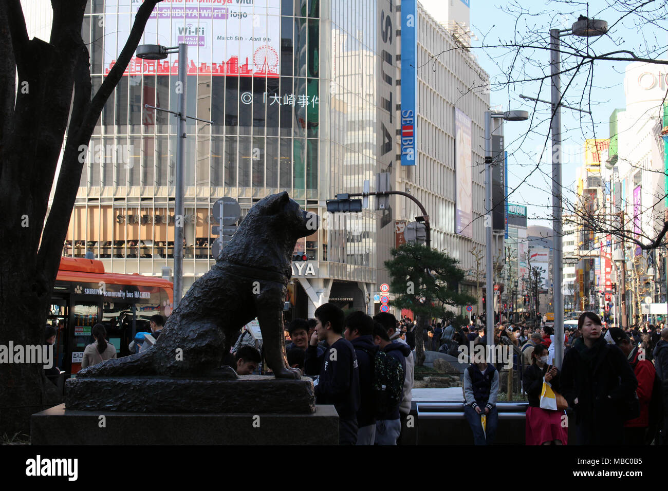 Hachiko dog statue in shibuya hi-res stock photography and images - Alamy