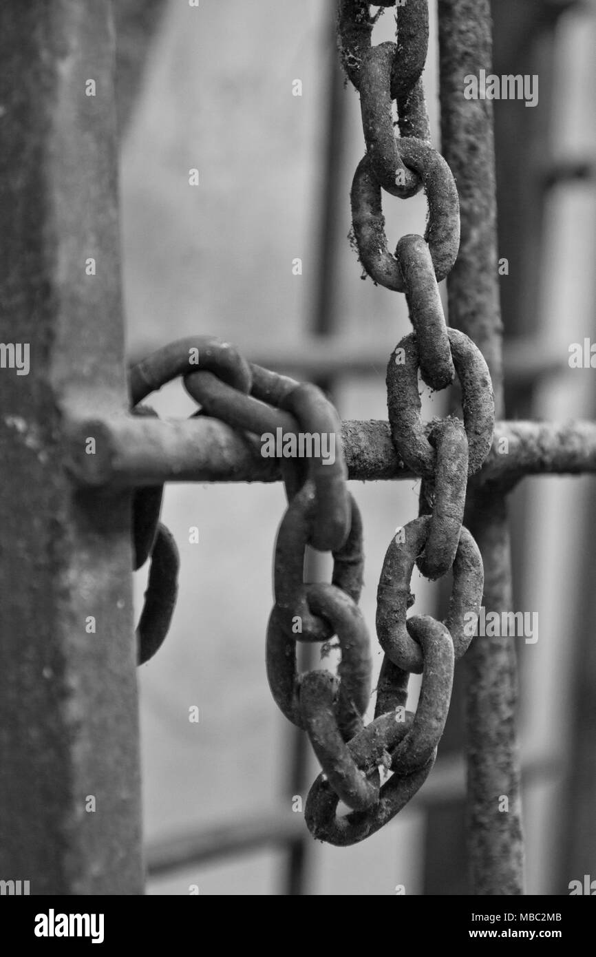 Welded chains hi-res stock photography and images - Alamy