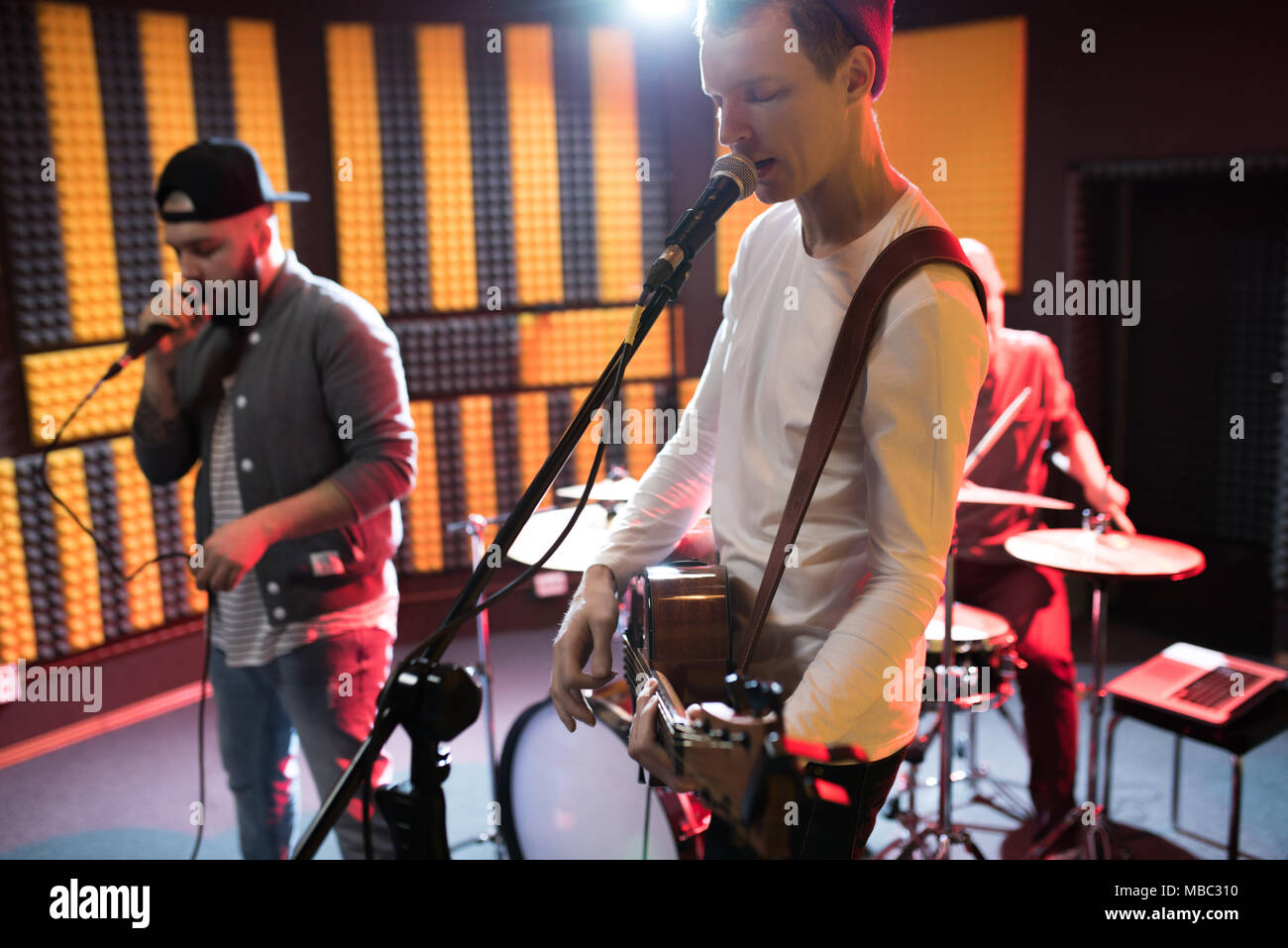 Young musicians hi-res stock photography and images - Alamy