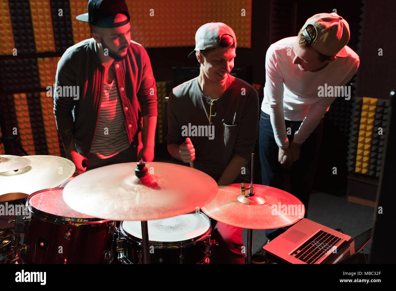 Talking drum hi-res stock photography and images - Alamy