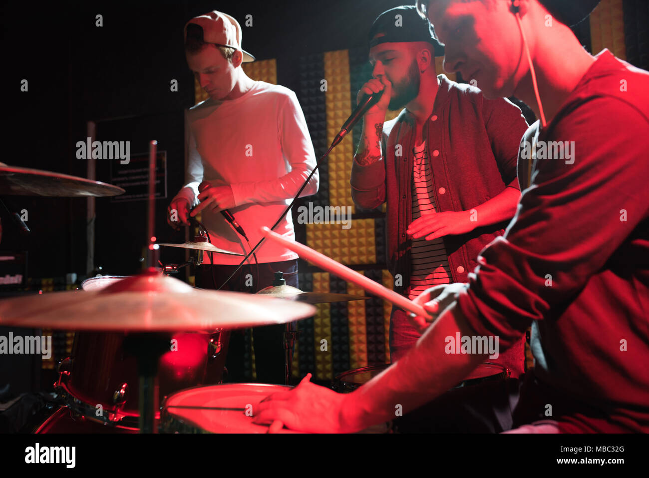 Young people music drums hi-res stock photography and images - Alamy