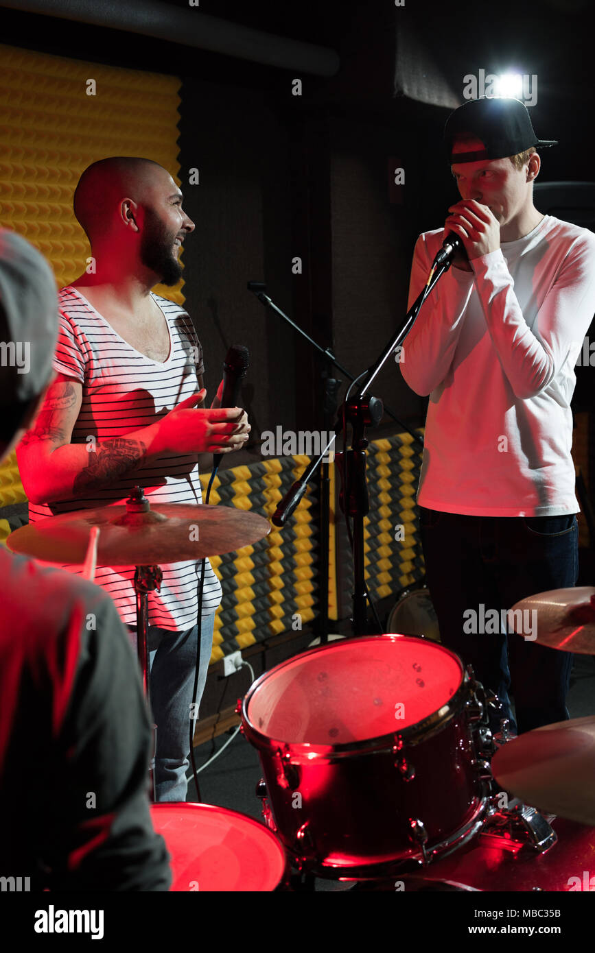 Group of people singing with band hi-res stock photography and images ...