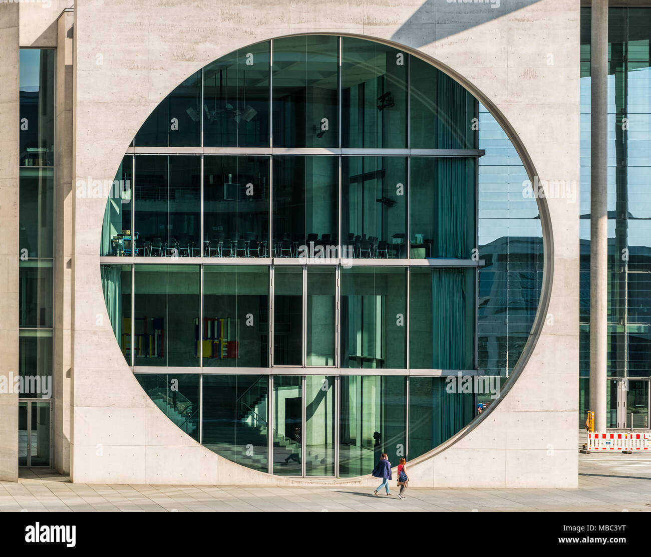 Modern government building hi-res stock photography and images - Alamy