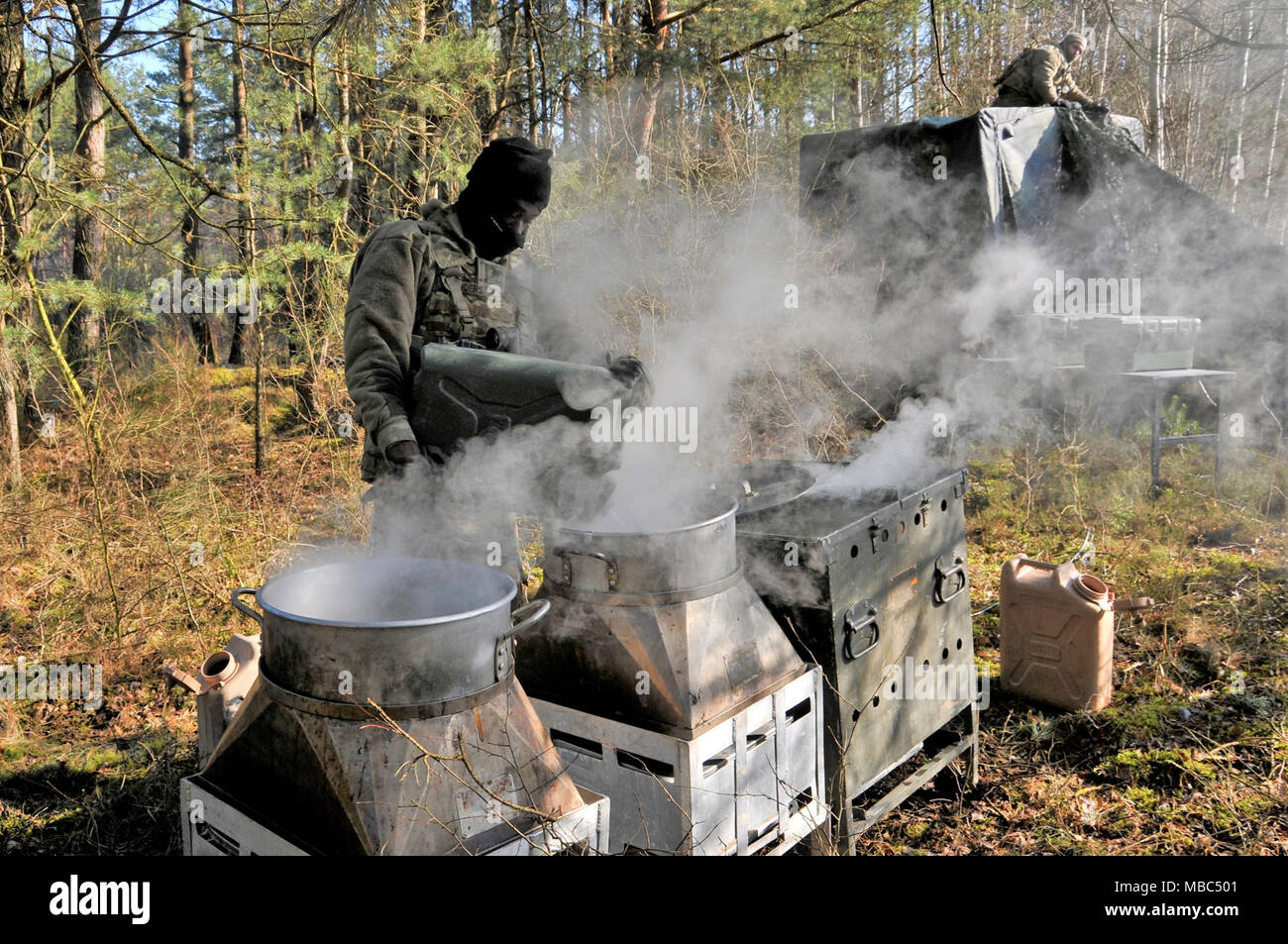 Military feeding system hi-res stock photography and images - Alamy