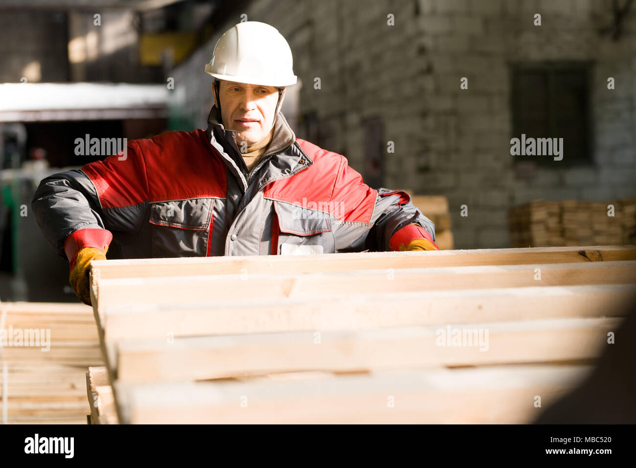 Mature factory worker hi-res stock photography and images - Alamy