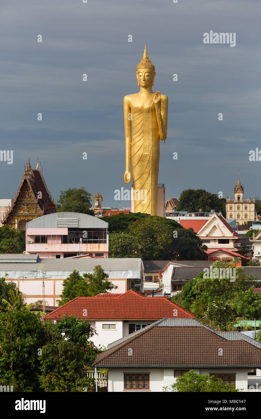 60m high gilded Buddha statue Luang Phaw Dto in Wat Burapha Phiram, Wat ...