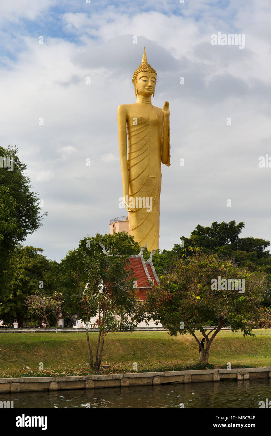 60m high gilded Buddha statue Luang Phaw Dto in Wat Burapha Phiram, Wat ...