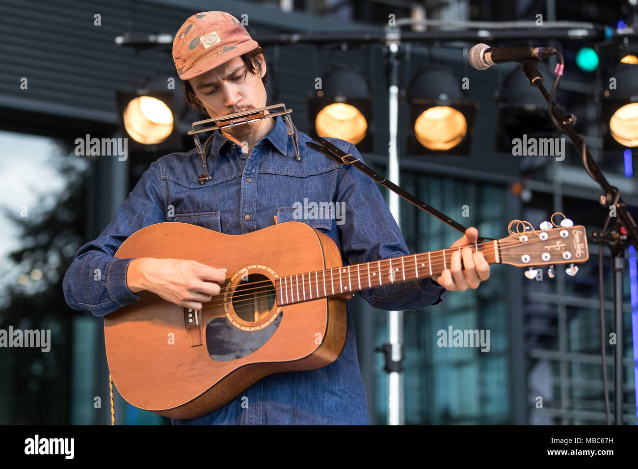 The Swiss singer and songwriter Simon Borer alias Long Tall Jefferson ...