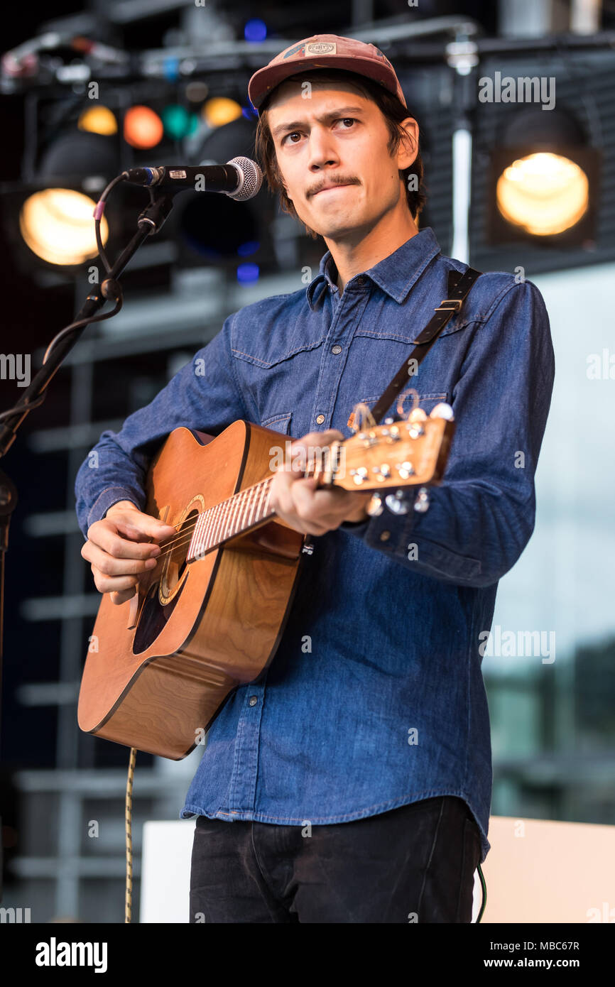 The Swiss singer and songwriter Simon Borer alias Long Tall Jefferson ...