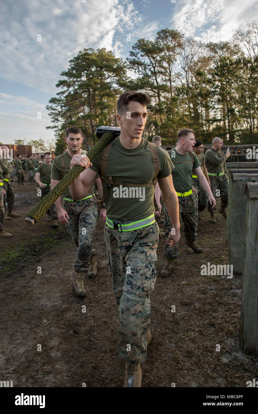 U s marine corps obstacle course hi-res stock photography and images ...