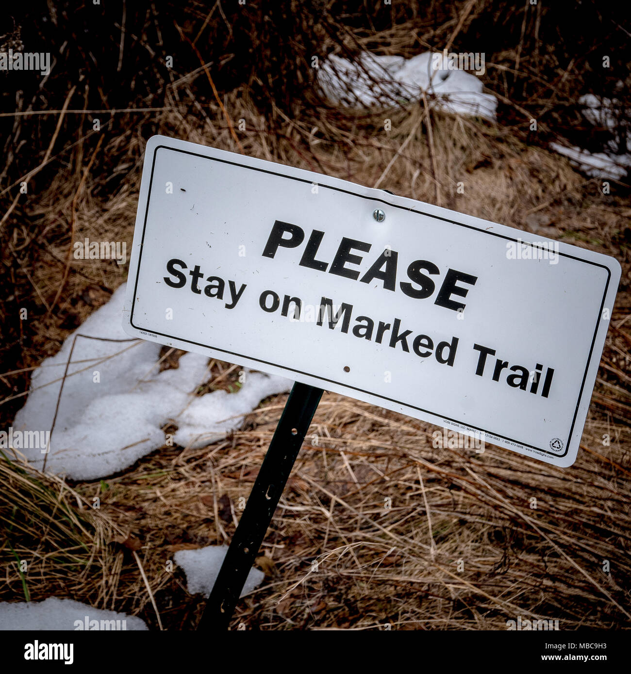 Yellow white hiking trail signs hi-res stock photography and images - Alamy
