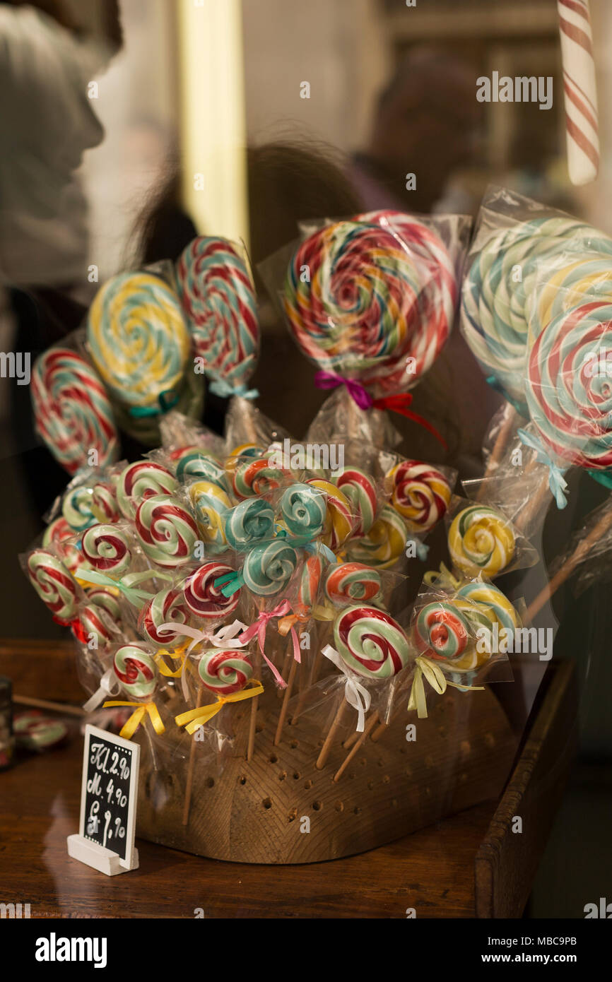 Candy shop window display hi-res stock photography and images - Alamy