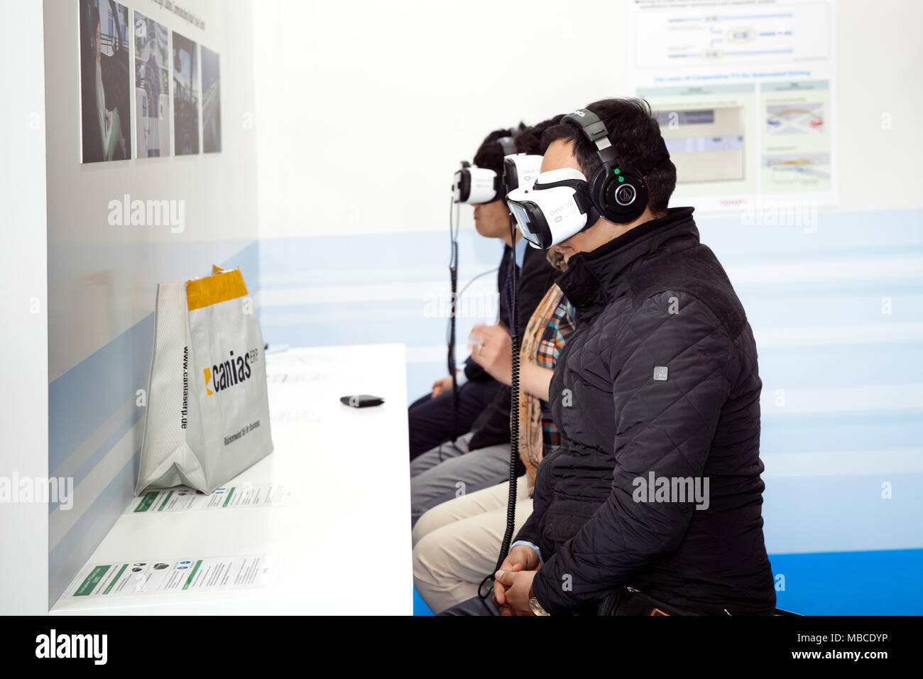 3d virtual reality headset hi-res stock photography and images - Alamy